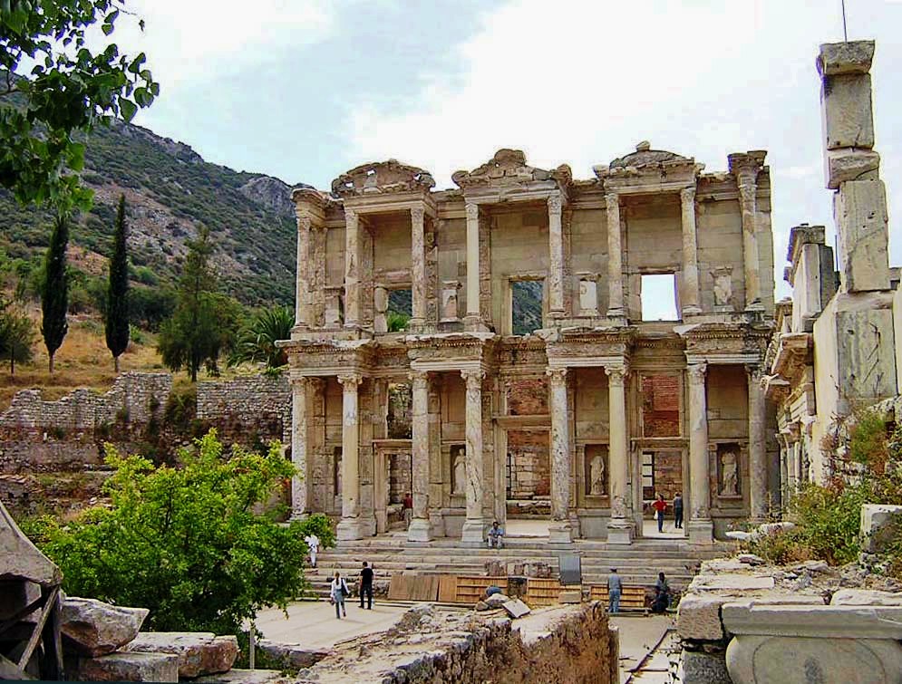 Megas Alexandros: Libraries in antiquity, a short overview