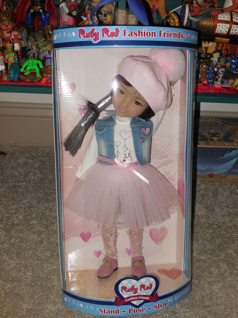 Veni Vidi Dolli: REVIEW: Ruby Red Fashion Friends I Believe I Can Fly Lila
