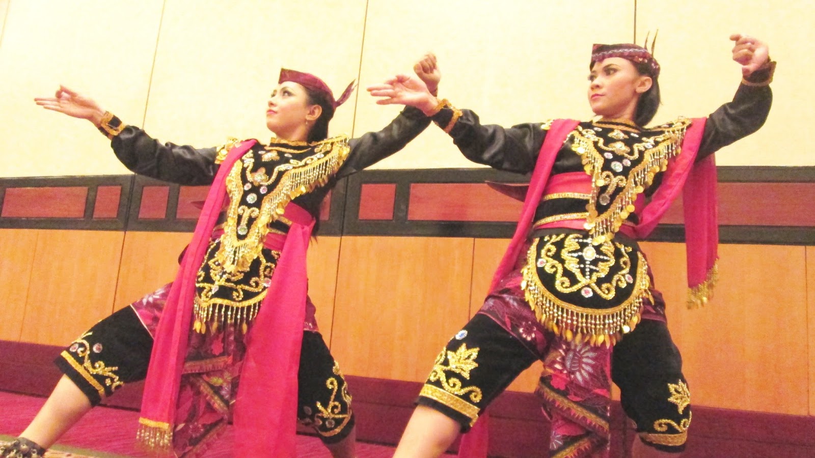 TARI TRADISIONAL JAWA TIMUR