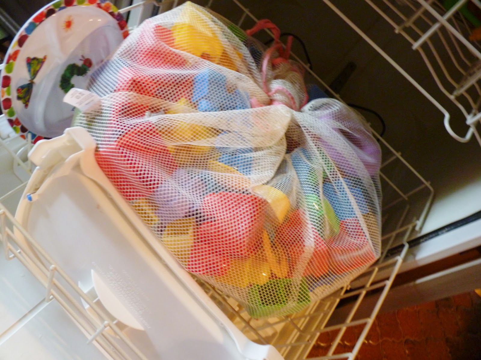 Wiggles and Winks: De-germing your kids' plastic toys