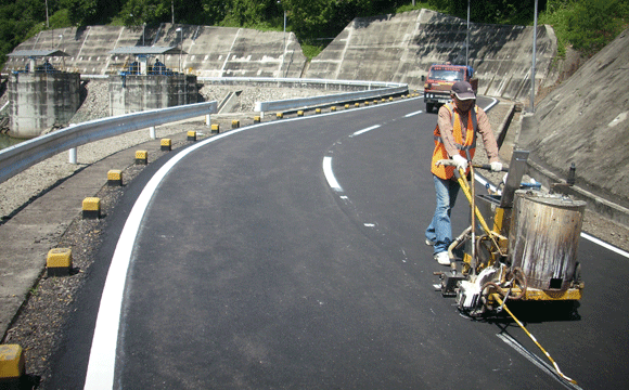 SUPPLIER PRASARANA LALU LINTAS: aplikator Marka Jalan