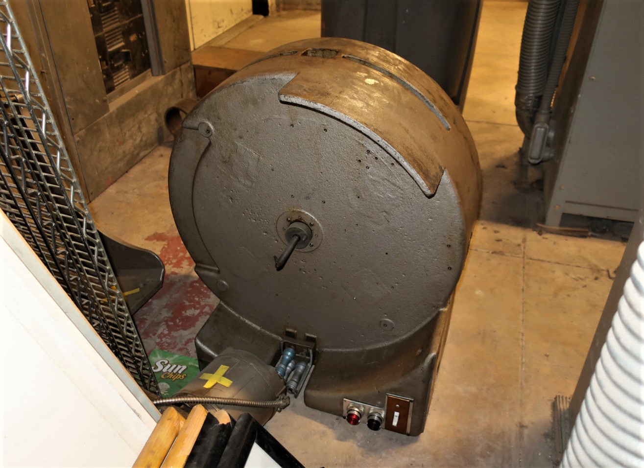 Los Angeles Theatres: Grauman's Chinese: basement backstage