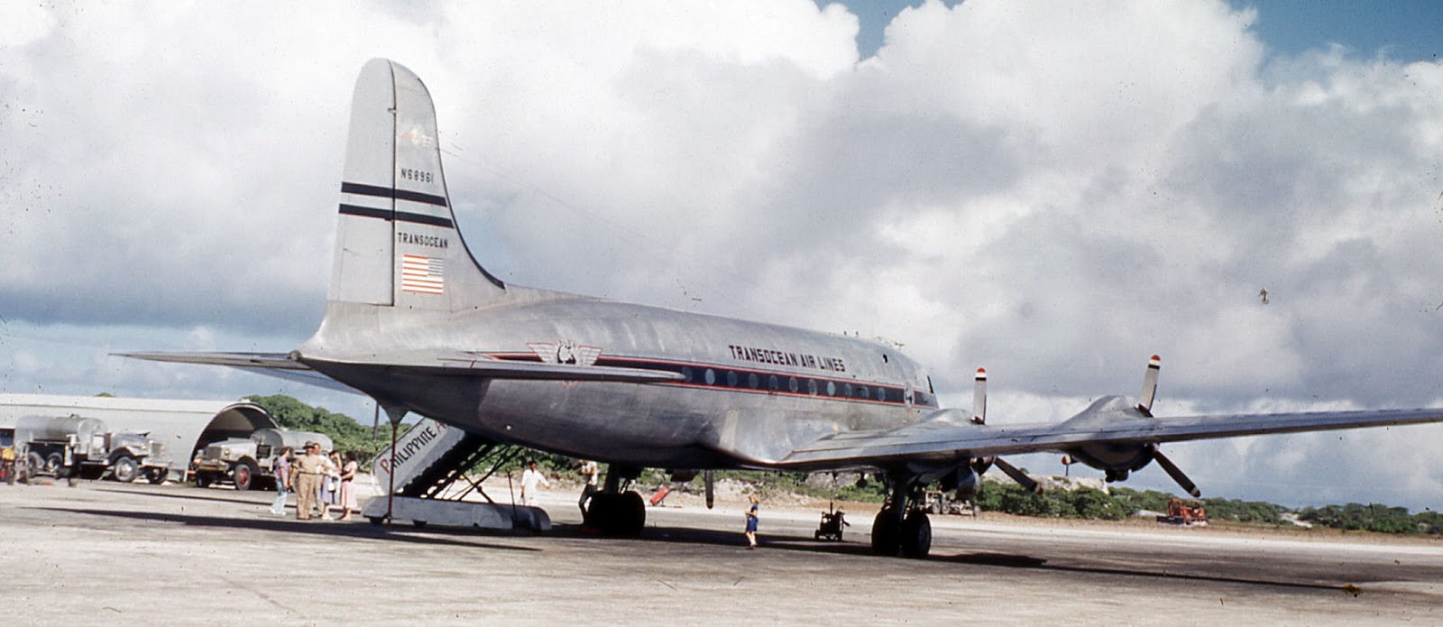 Cultura Aeronáutica: 1949: um Douglas DC-4 americano pousa em Paranavaí ...