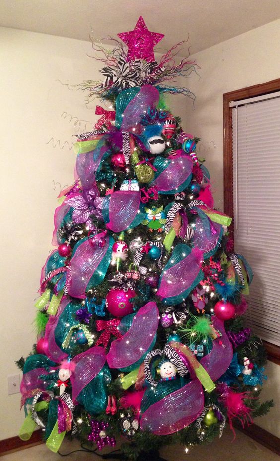 Aprende cómo decorar 7 árboles navideños con mallas ~ Solountip.com