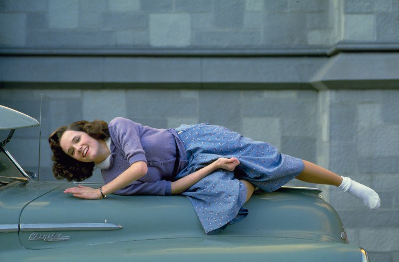 30 Gorgeous Portrait Photos of a Young Lea Thompson in the 1980s ...