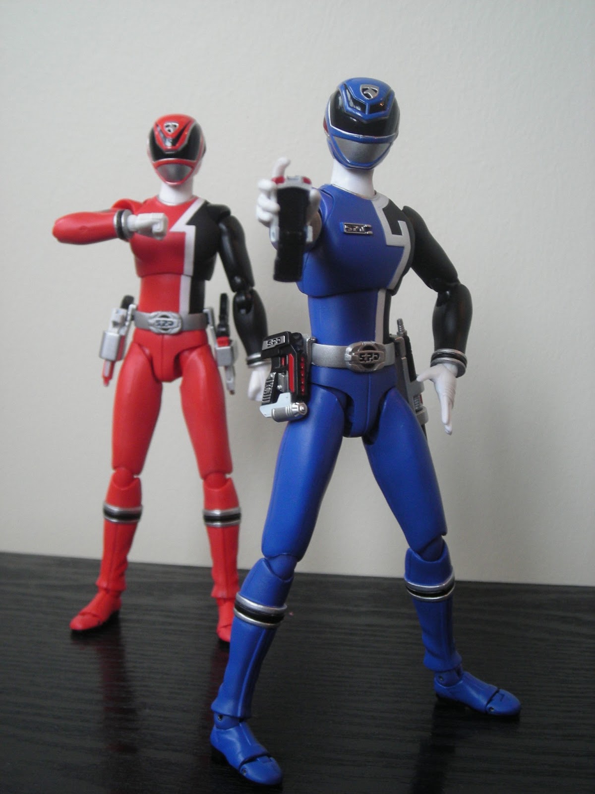 My Shiny Toy Robots: Toybox REVIEW: S.H. Figuarts Deka Blue