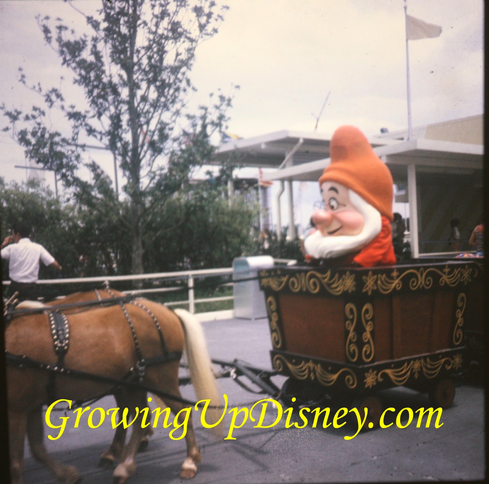 Growing Up Disney: Five Photos! 1973 Walt Disney World Parade