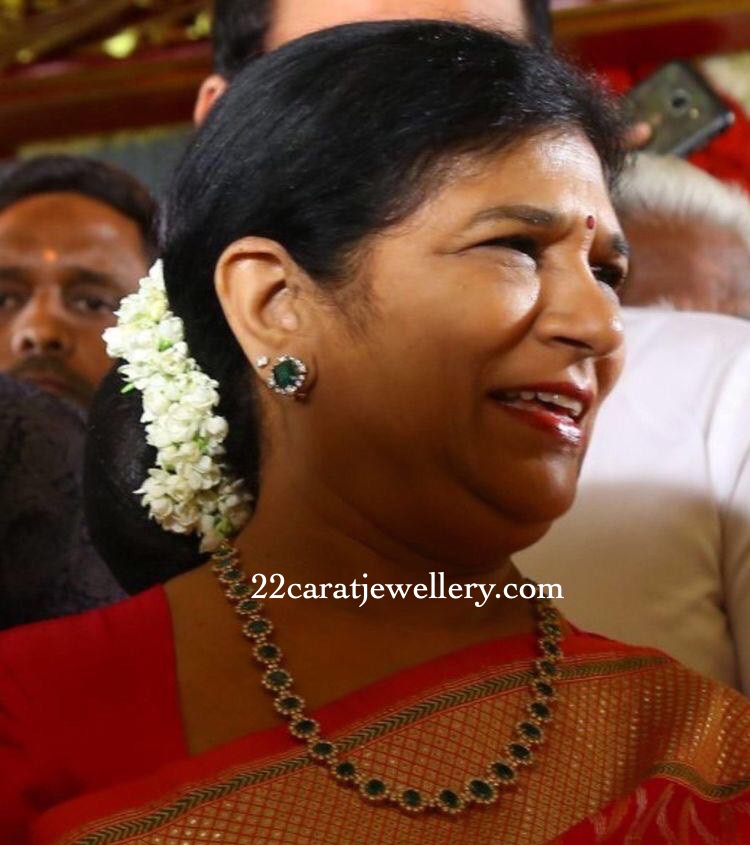 Surekha in Simple Diamond Emerald Set - Jewellery Designs