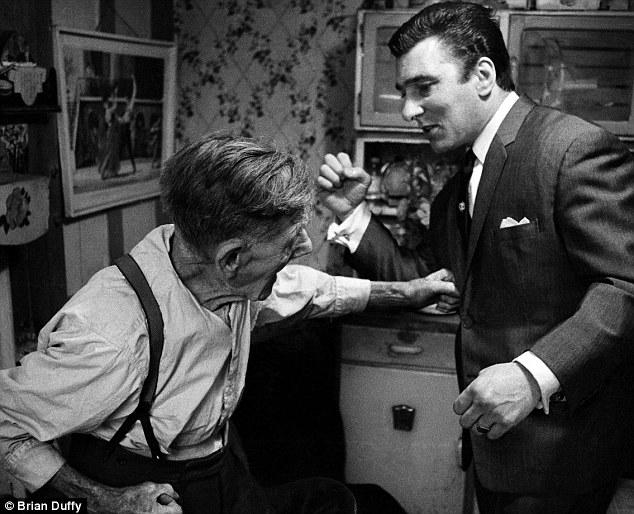 Los Grandes Fotografos: Brian Duffy (1933-2010)