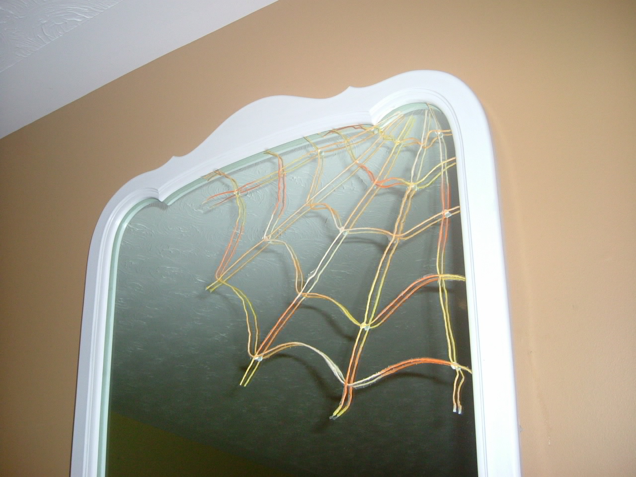 nickety nackety noo: Spider web from yarn