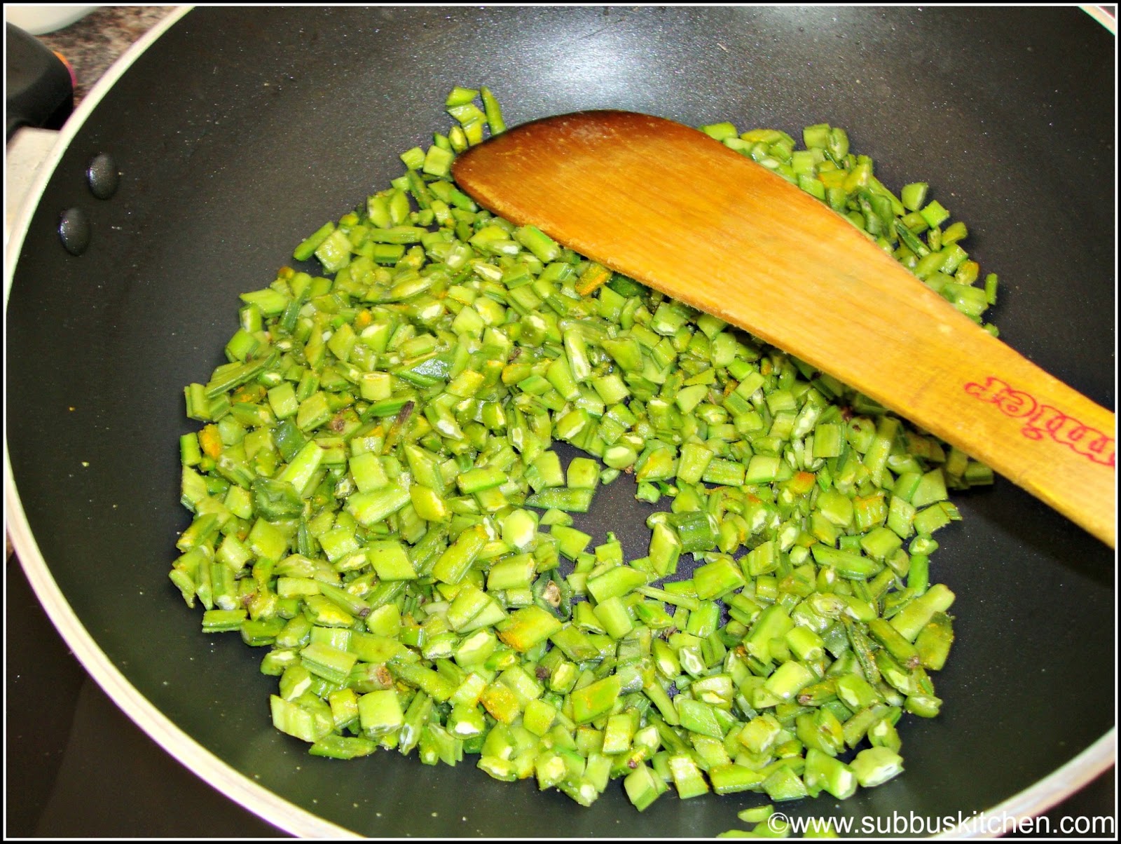 Kothavarangai(Cluster Beans) Thengaipaal Poricha Kuzhambu - Subbus Kitchen