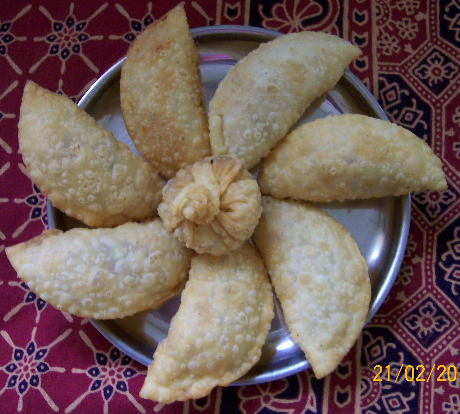Spice n Sugar Tales: Holi ki mithai.... Gujiya