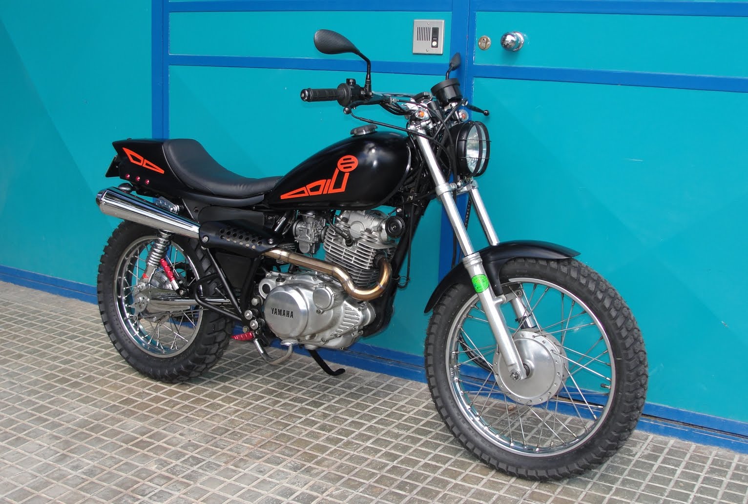 emociones-sobre-dos-ruedas-yamaha-sr-250-versus-yamaha-sr-250