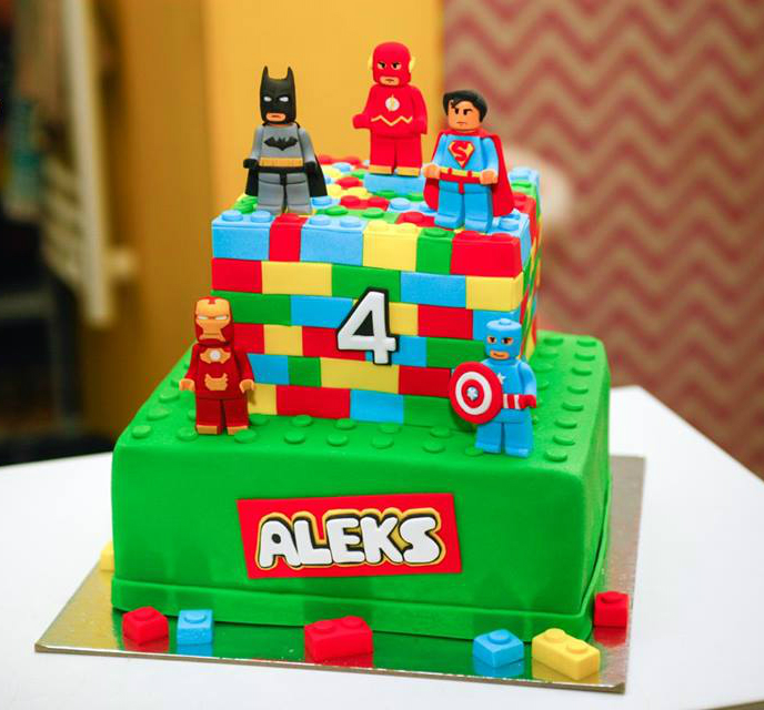 Torte i slatkiši : Lego torta sa superherojima (Lego Superhero Cake)