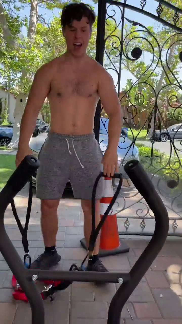 Alexis_Superfan's Shirtless Male Celebs: Nolan Gould shirtless on his ...