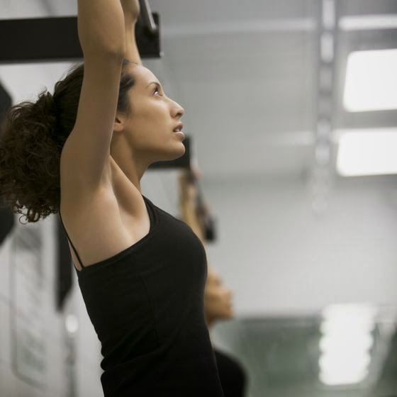 The Best Exercise To Stretch Your Spine – The Hanging Routine ~ How To ...