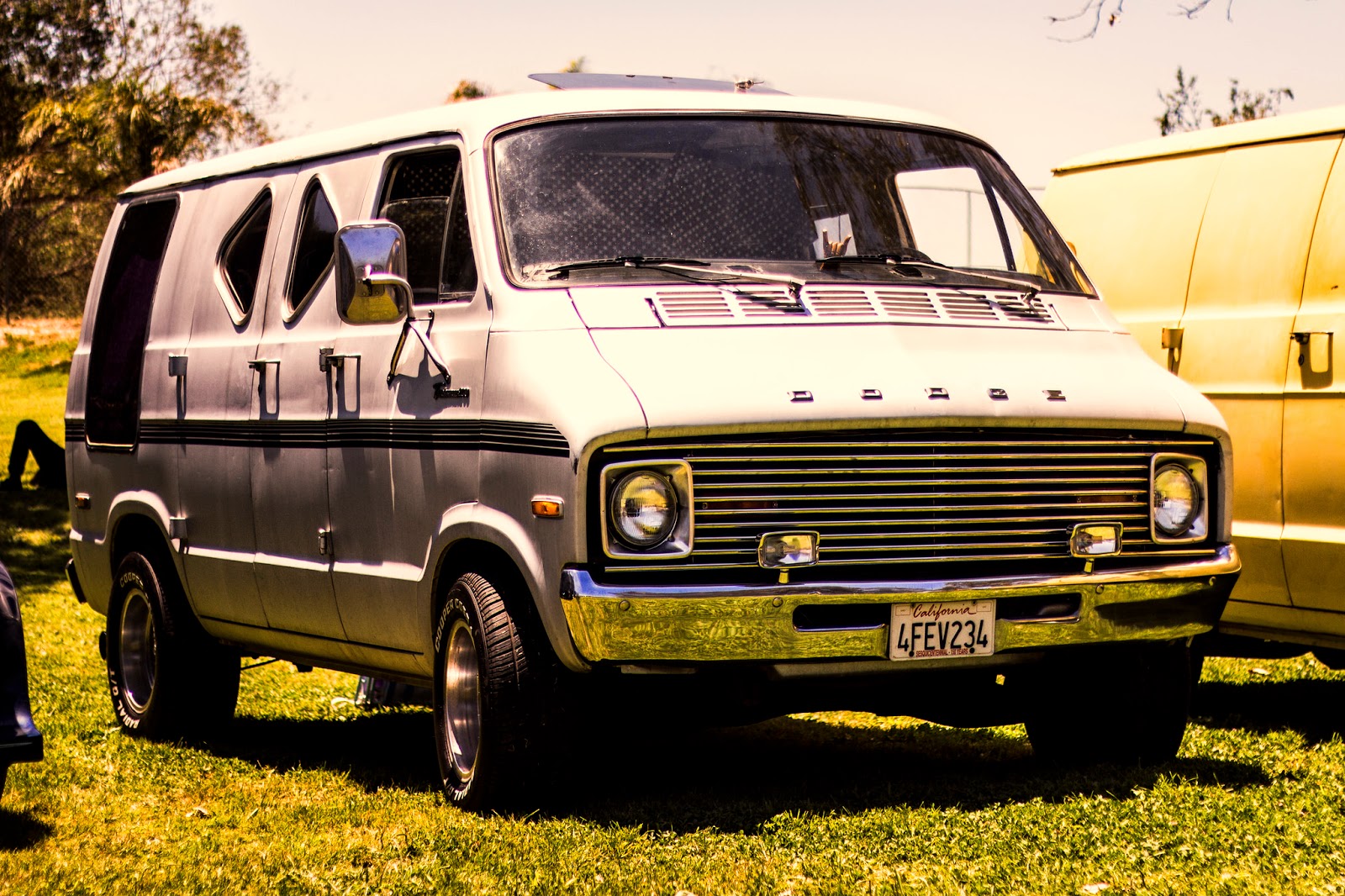 Vandoleros, Van Club: Born Free 6 with Blown Photography