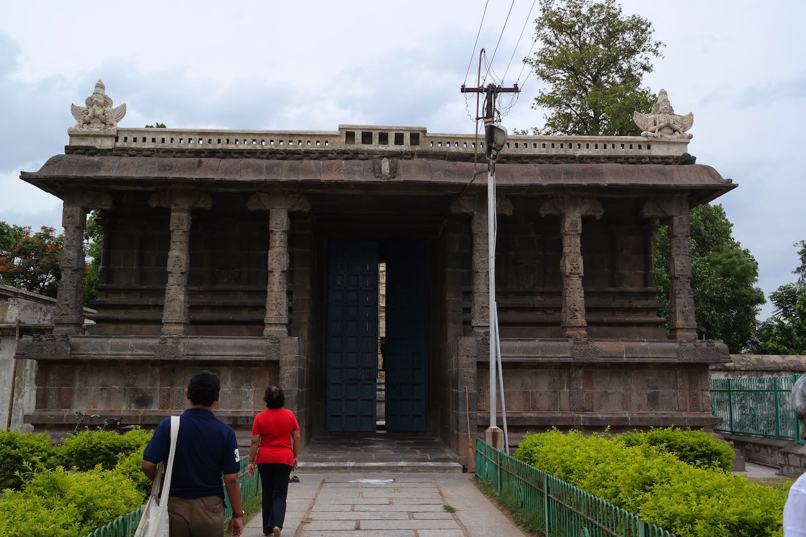 Under The Tree: THE HIDDEN TEMPLE SERIES 1 : PARAMESWARA VINNAGARAM ...