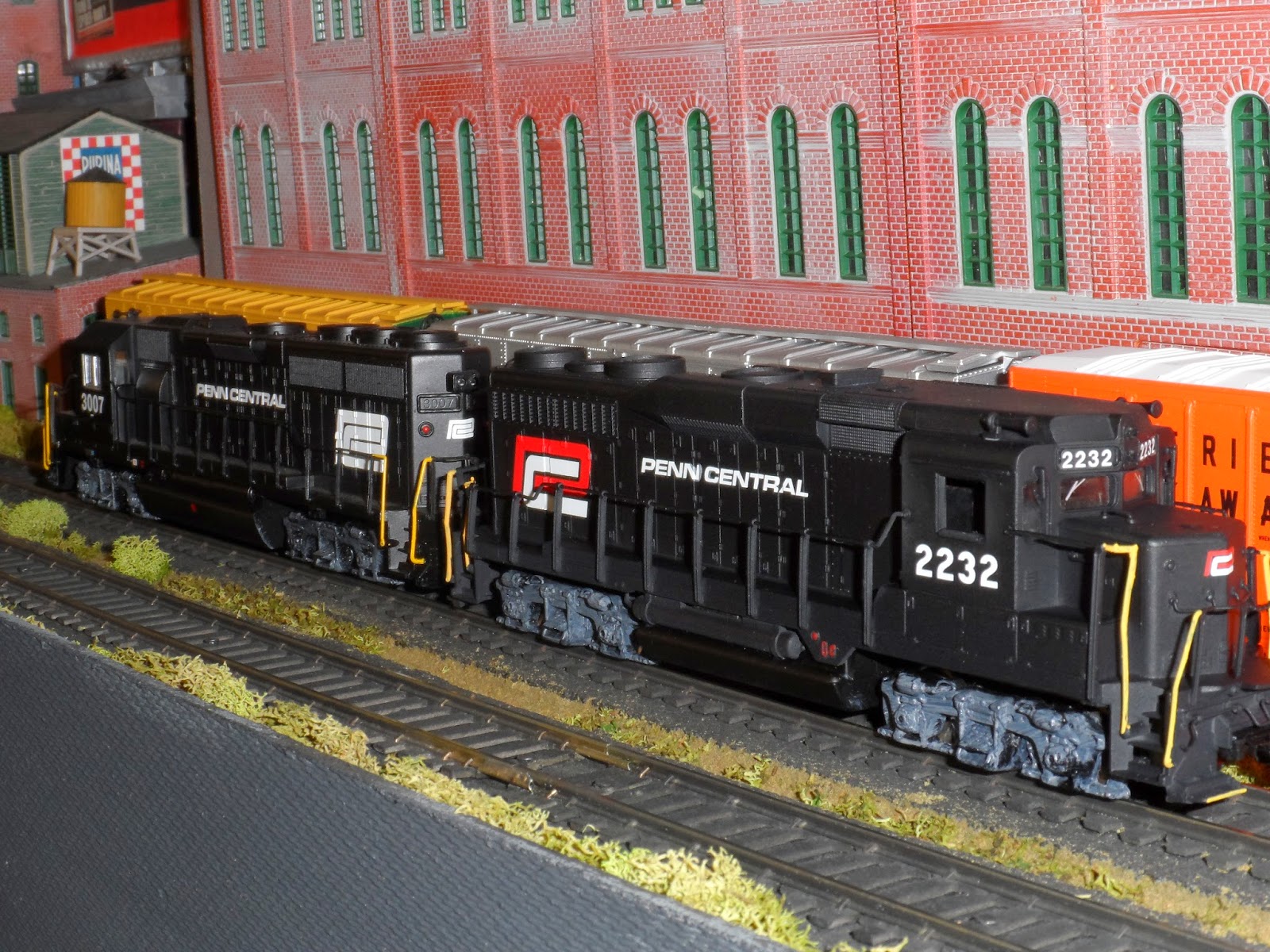 New York Central Train Layout: Penn Central GP30 2232 Joins the fleet