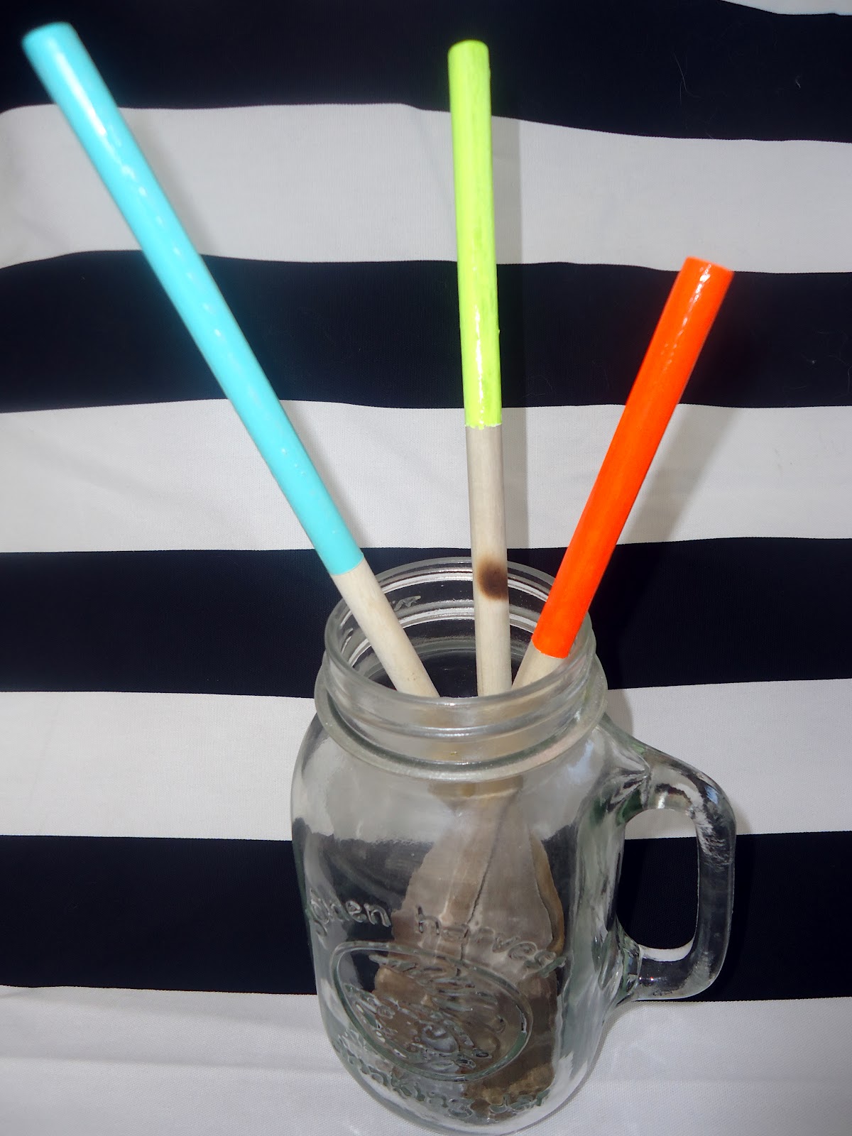 Hey Fish Studio : Neon Painted Wooden Spoons!