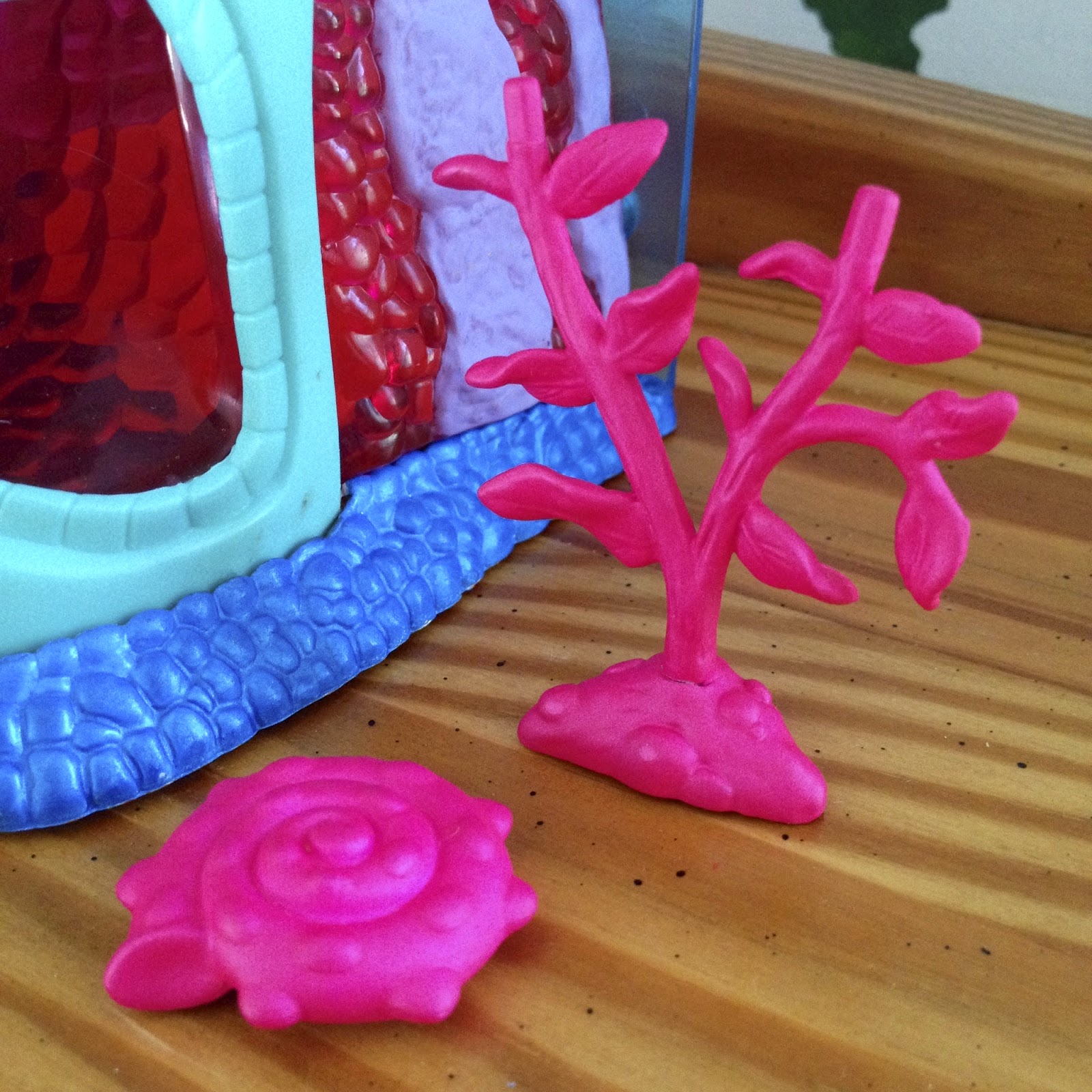 Dan the Pixar Fan: Finding Nemo: Hasbro Aquarium Adventure Play Set ...