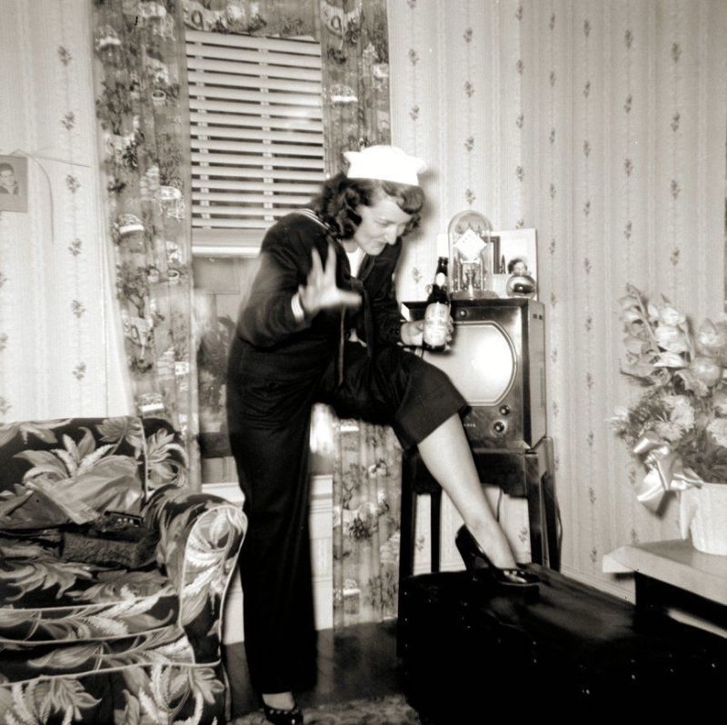 40 Vintage Photos Captured People at Home in the 1940s ~ Vintage Everyday