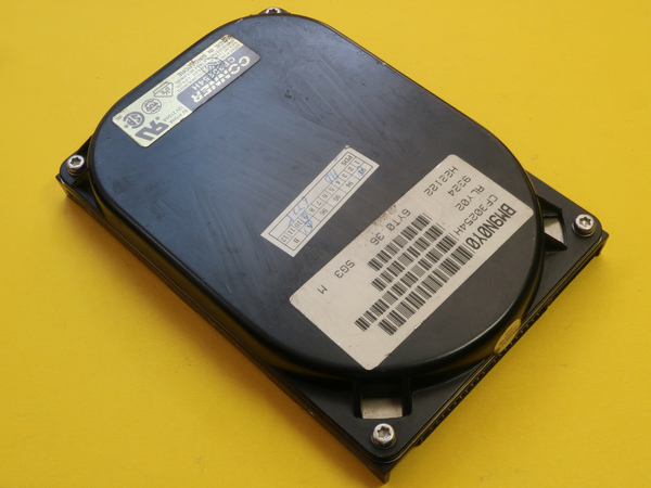 BugWorkShop - 甲蟲工作室: Conner（康諾）CP30254H 250MB 硬碟機（Hard Disk Drive）- 拆解（二）