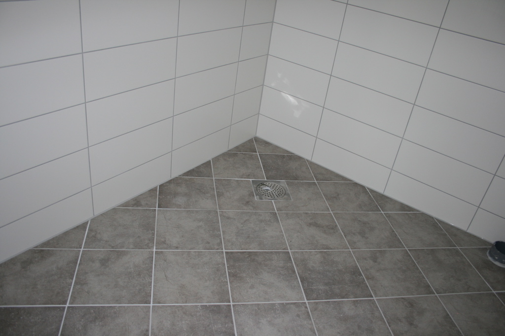 Fliser bad gulv – Avløpspumpestasjon