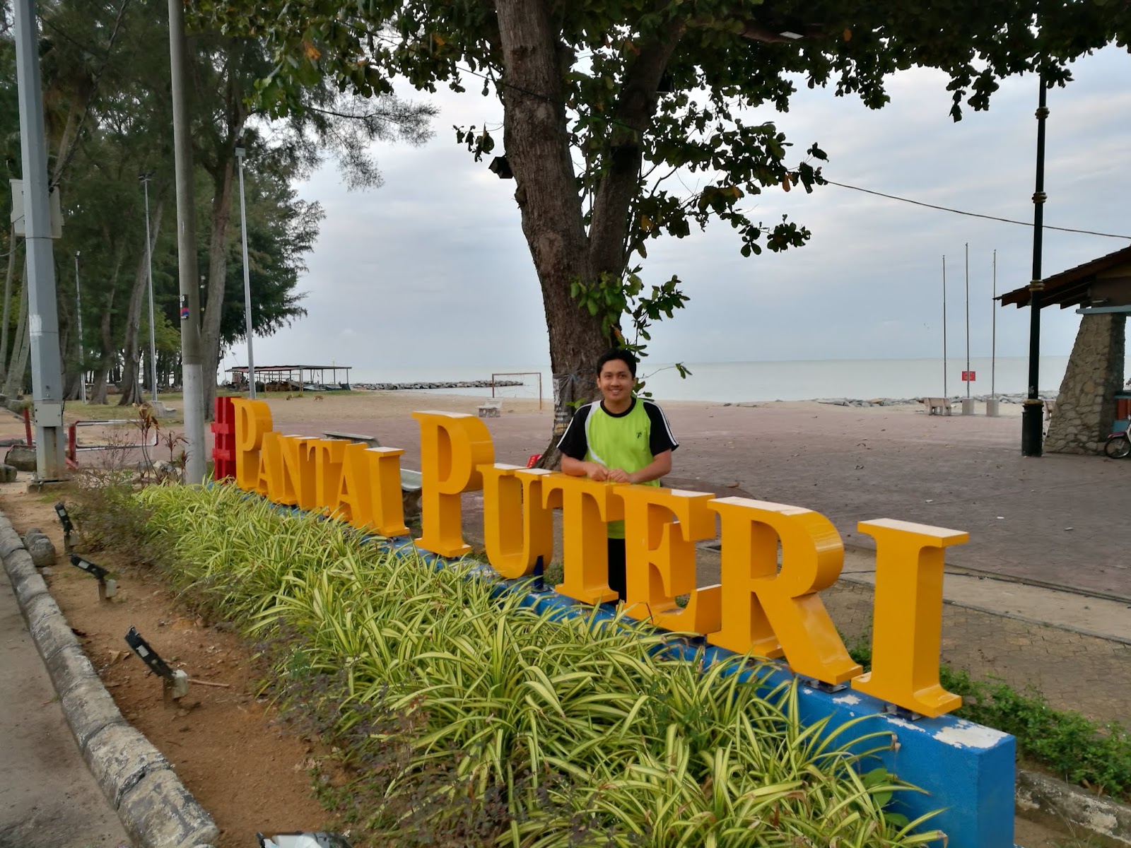 Blog Cikgu Zahidi: (Cerita) Pantai Puteri Melaka