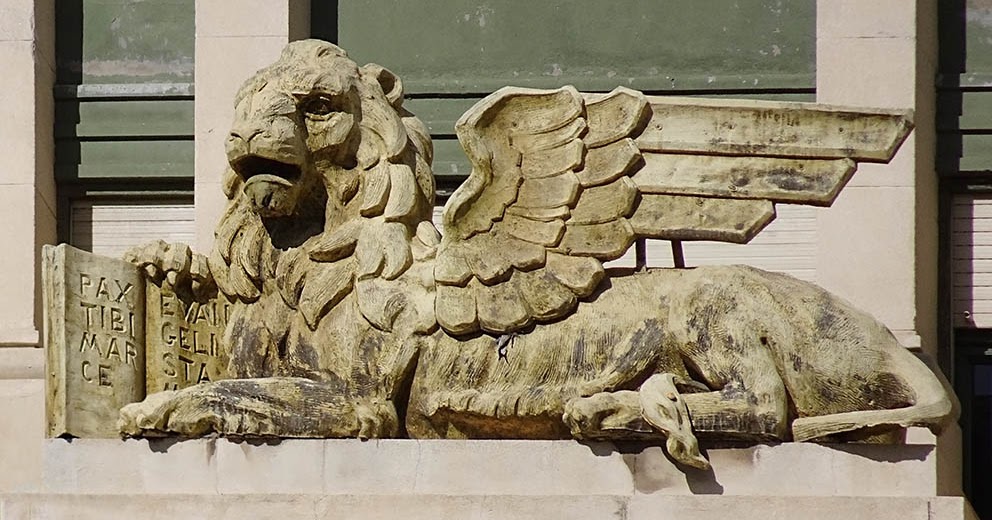 Z es Zaragoza: León alado, símbolo de San Marcos, mirando desde Zaragoza