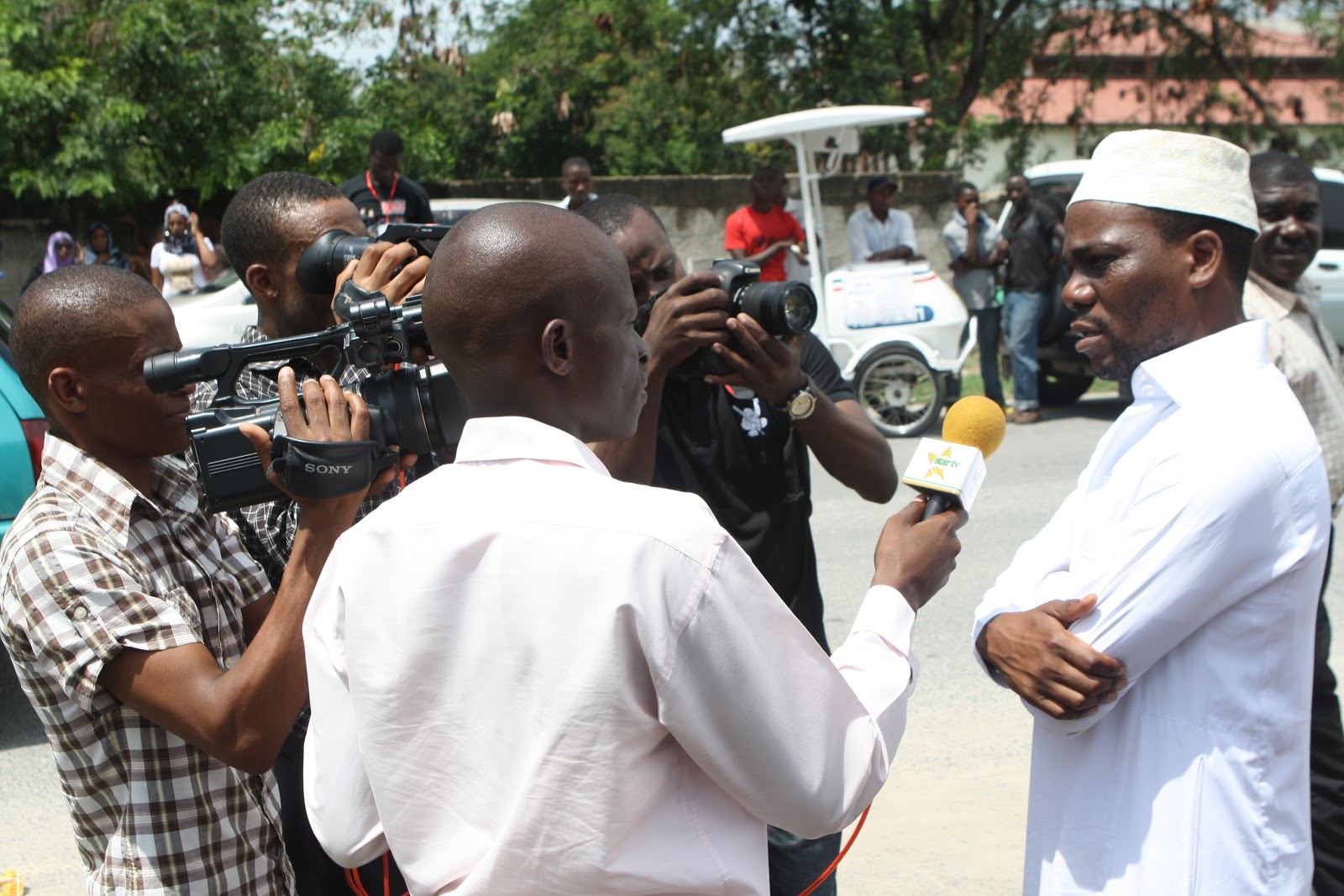 STRAIKA: TAZAMA MAPICHA YA KABURI LA SAJUKI NA 'FULL' MAPICHA YA ...