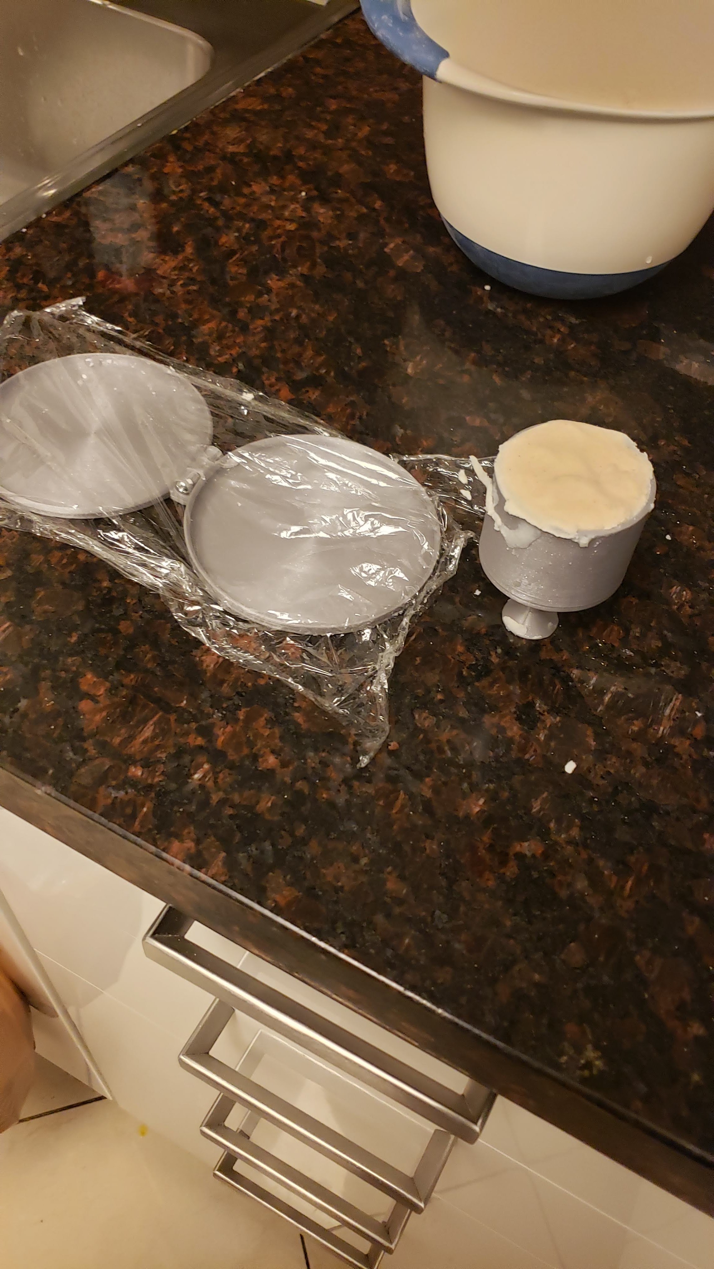 A CNC machine in my garage: A plastic mold to make Arepas