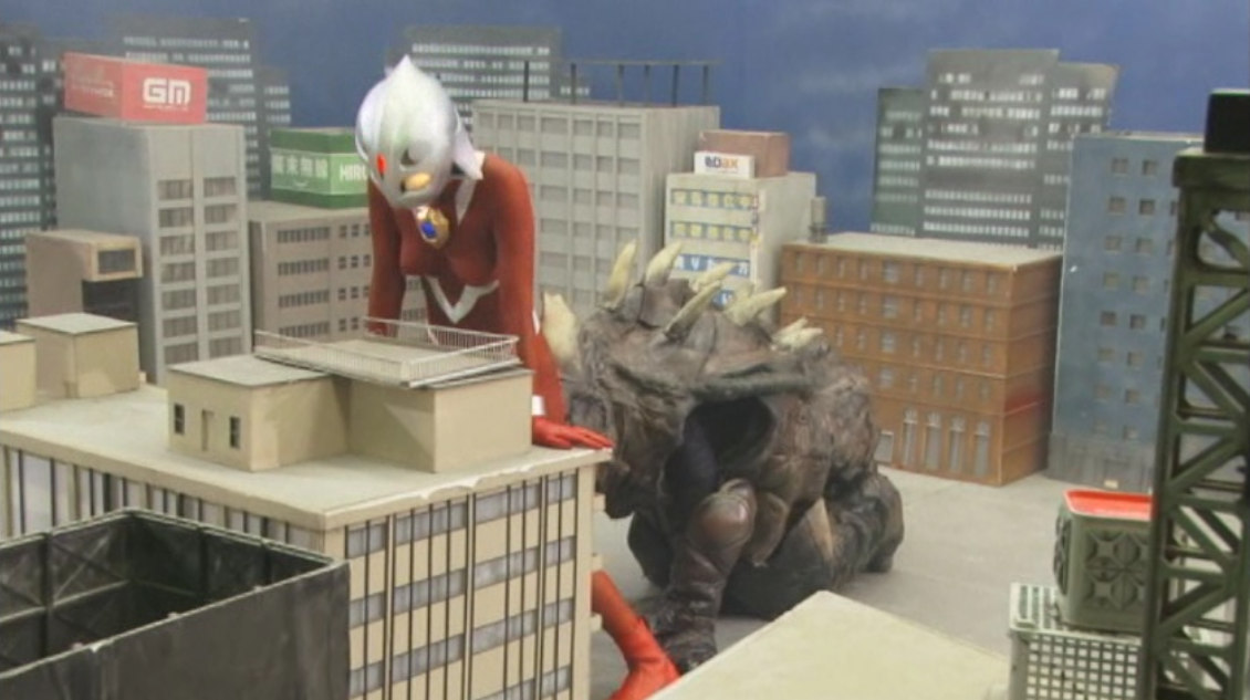 Giant Heroine Next Lady (2015)