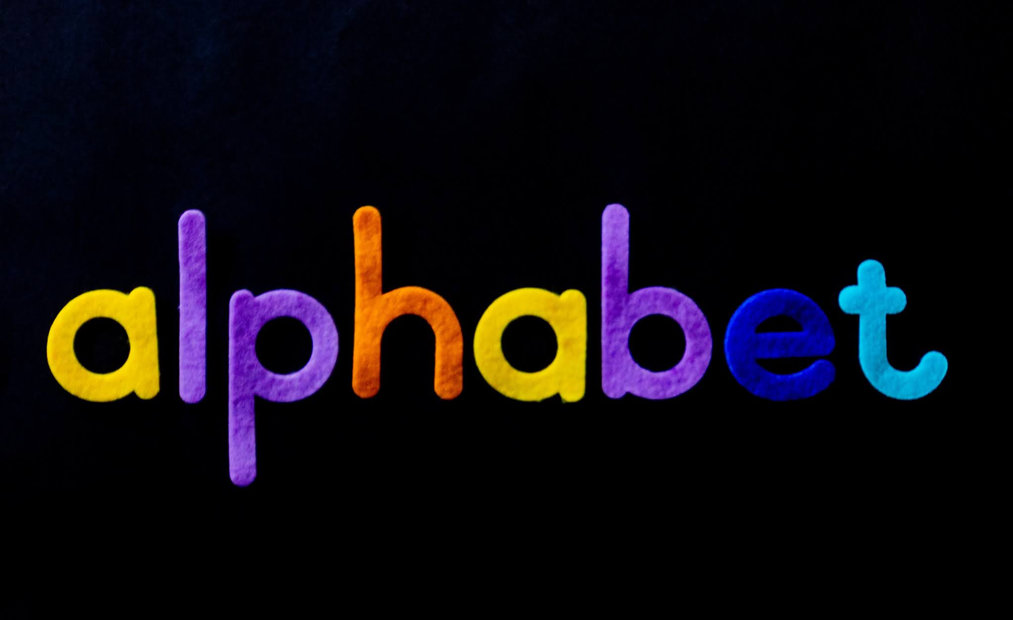 12 Astonishing Facts About Famous Logos 12-astonishing-facts-about-famous-logos
