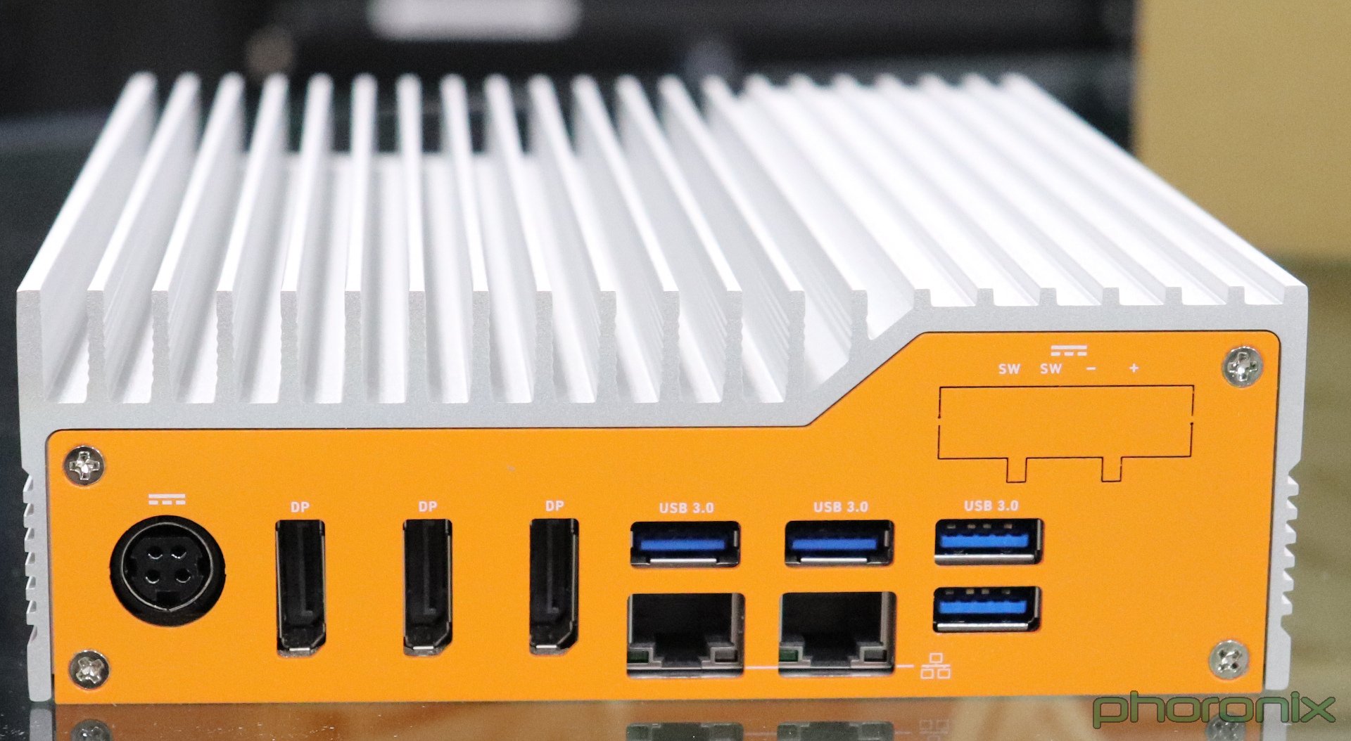 FanlessTech: OnLogic Helix 500 review