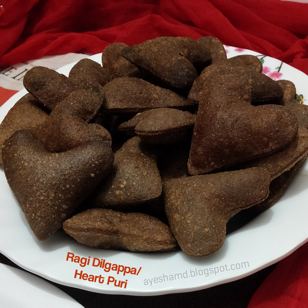 4 Foodies: Ragi Dilgappa or Heart Puri