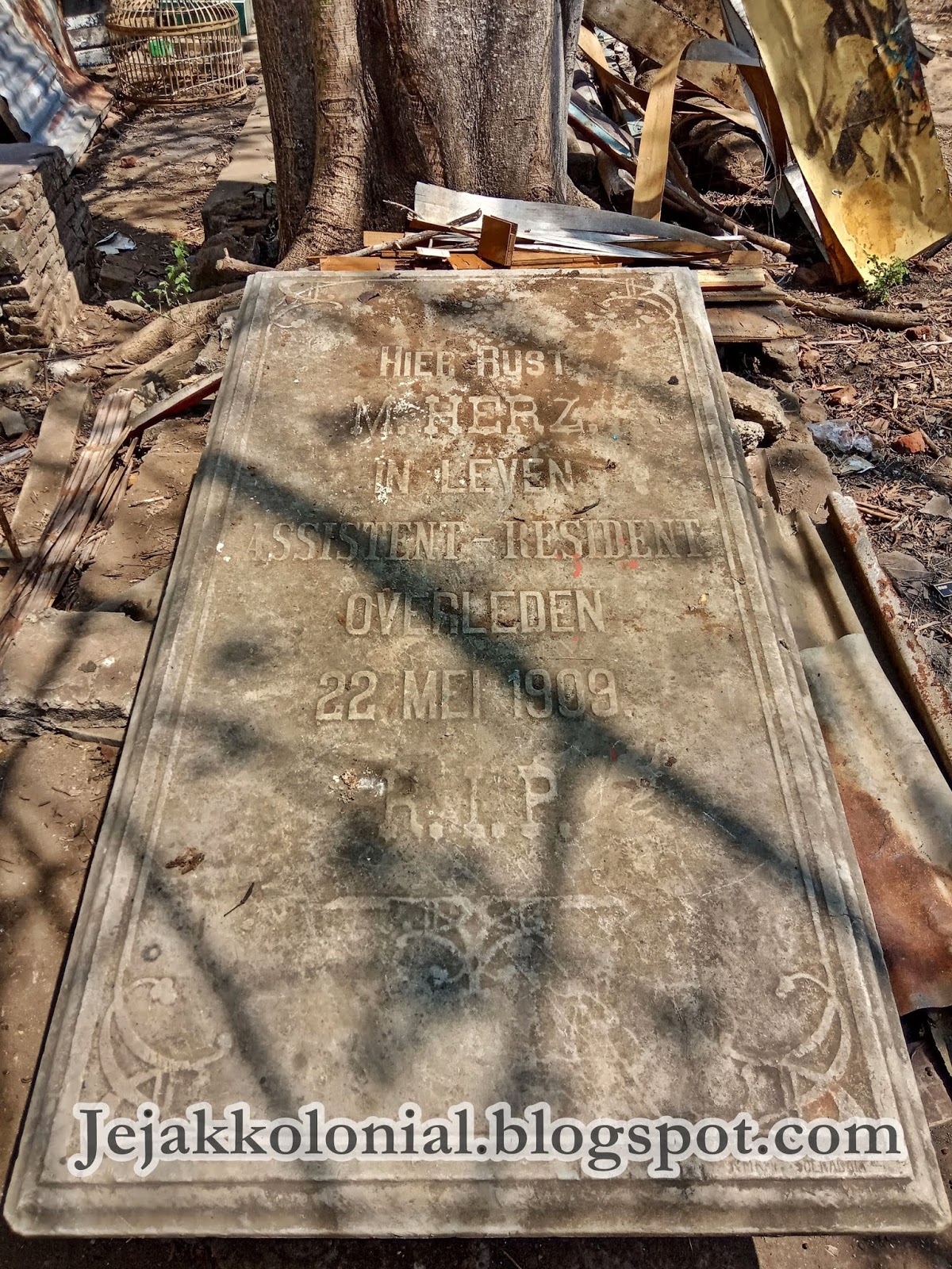 Jejak Kolonial: Kerkhof Cilacap ; Monumen Kematian di Tepi Pantai