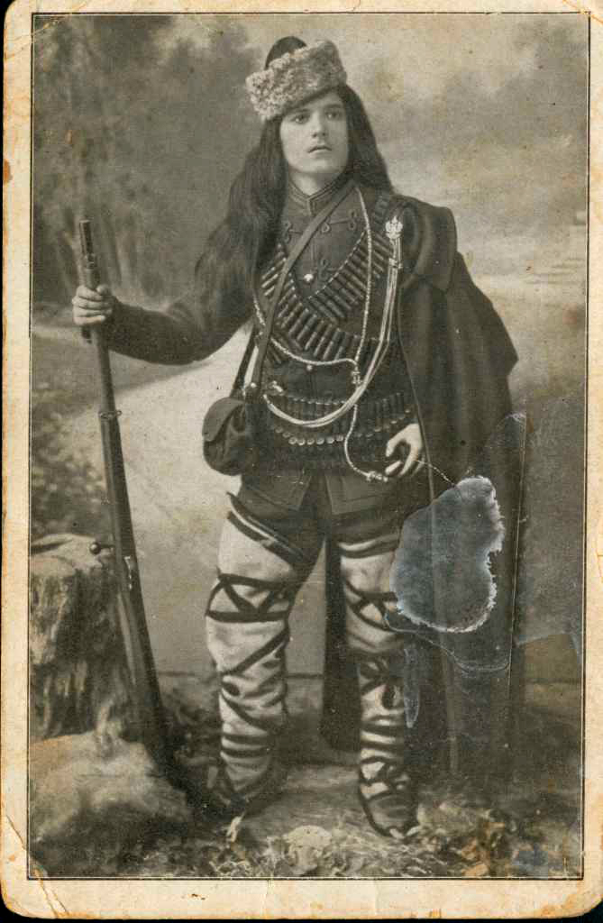 Donka Ushlinova (Донка Ушлинова) - female soldier in the Ilinden ...