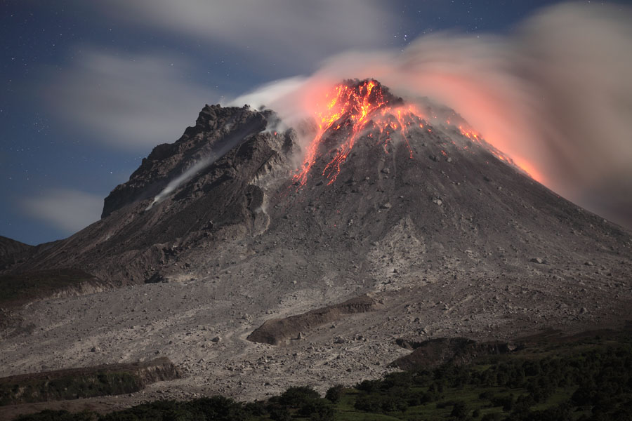 THE GRANDMA'S LOGBOOK ---: THE SOUFRIÈRE HILLS ERUPTS IN MONTSERRAT ISLAND