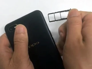 Cara Membuka Casing Belakang dan Mengganti Baterai Oppo A1K - Elppas.com