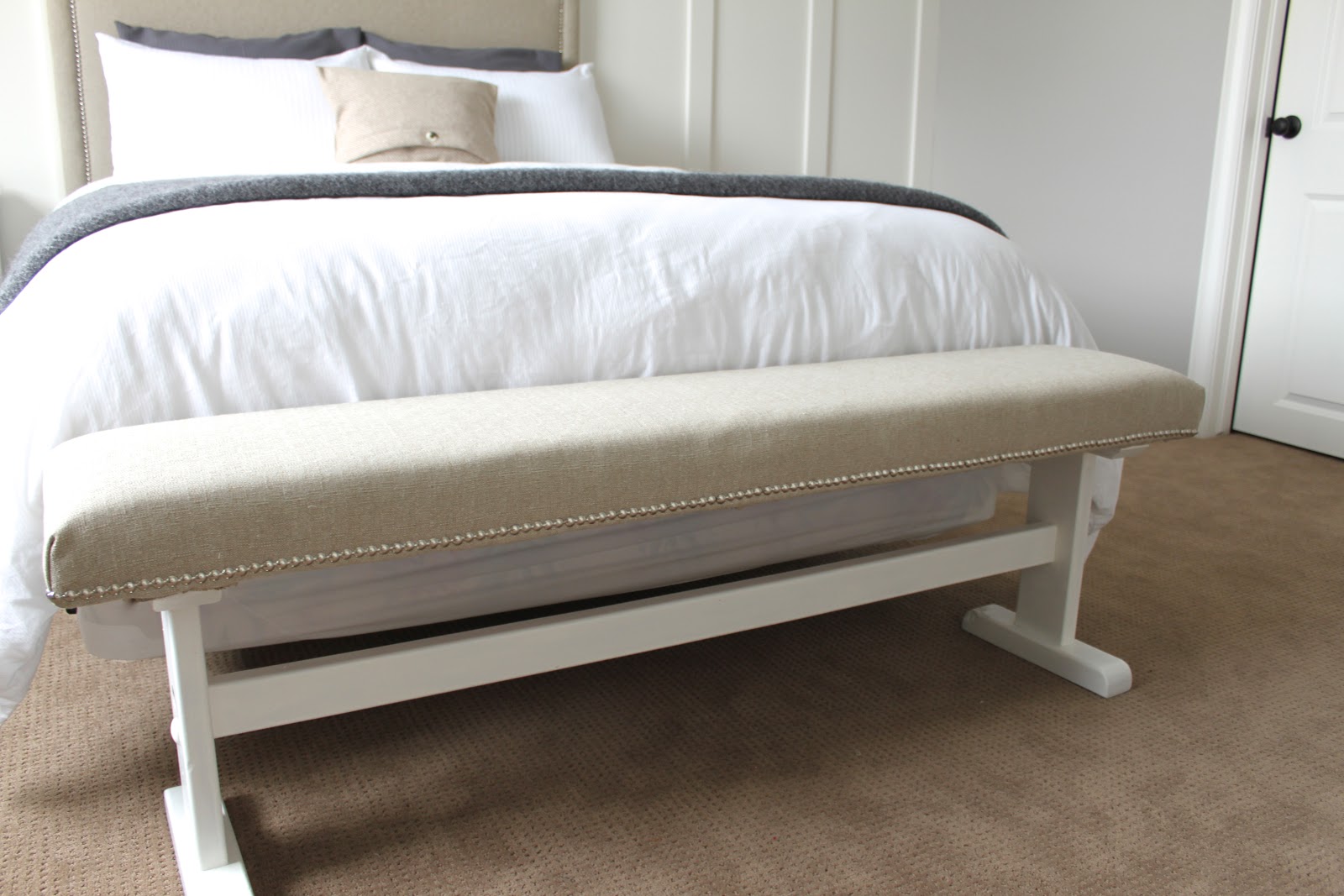 Amy's Casablanca: Guest Room Bench