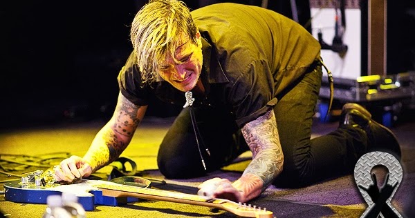 Helping Hands Rock Reviews: Butch Walker's Colorful Show Leaves ...