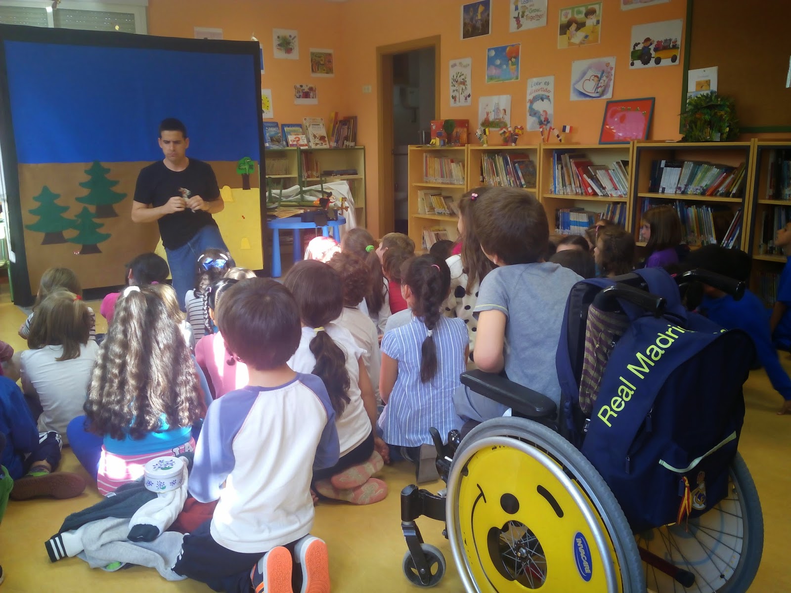 Easy Peasy!: Storytelling: "Room on the Broom"