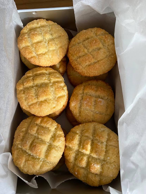 Starbooks: SEMOLINA COCONUT COOKIES (BOLINHAS)