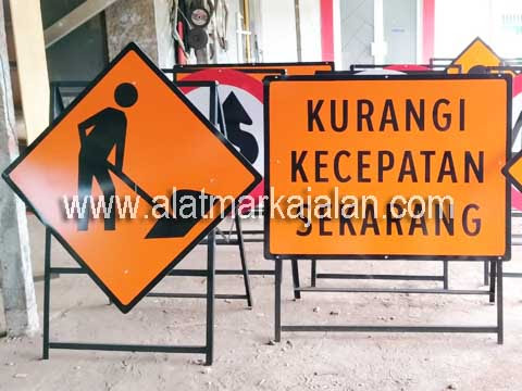 Rambu Proyek Jalan | Mesin / Aplikator Marka Jalan, Water Road Barrier ...