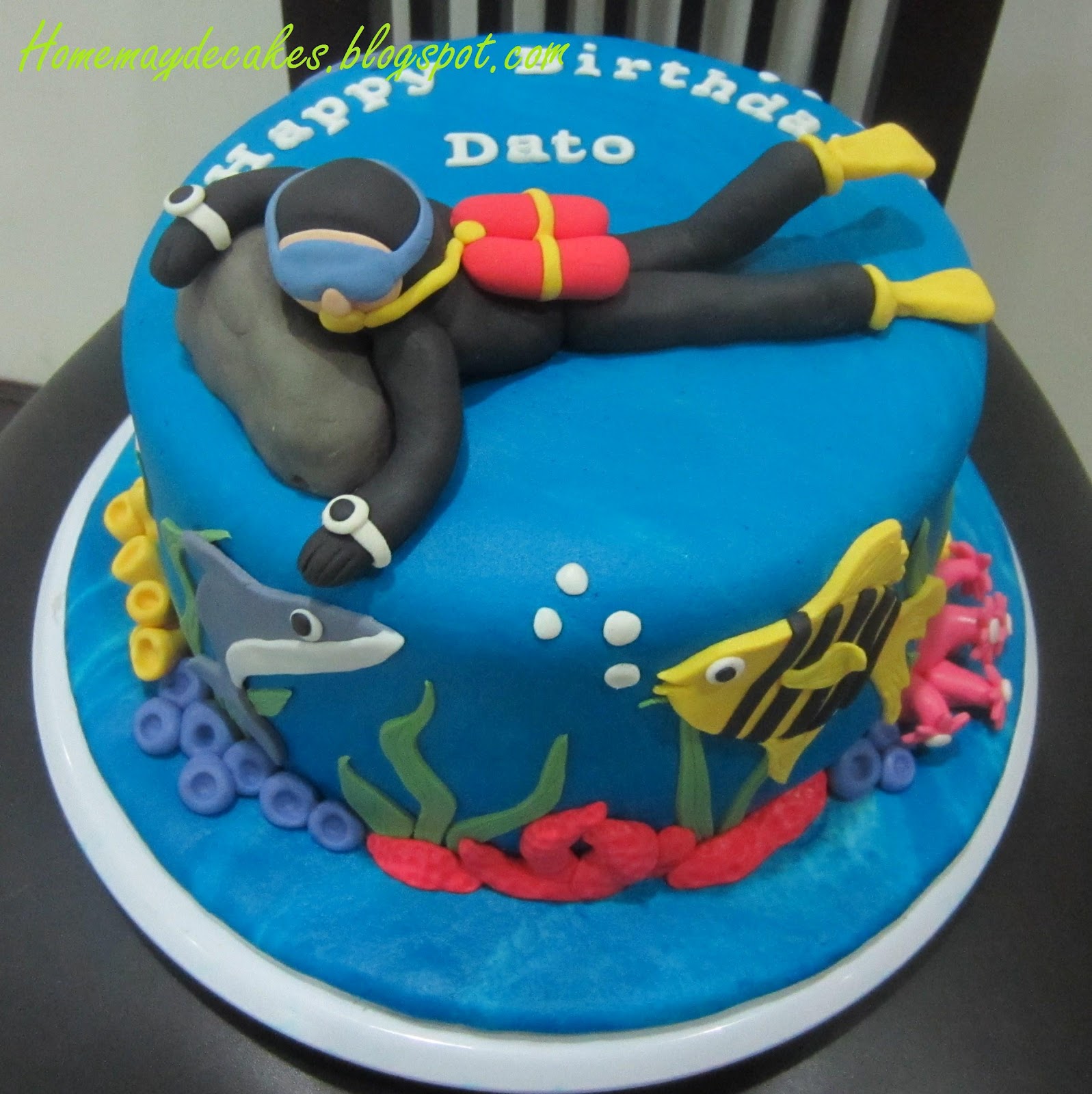 Home May'de Cakes: The Making: Scuba Dude Cake and his Underwater friends