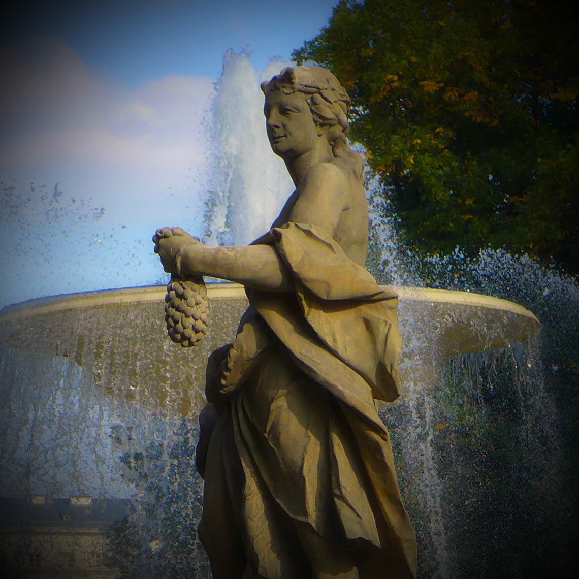 ida-takes-pictures: First day of Autumn and the Autumn sculpture