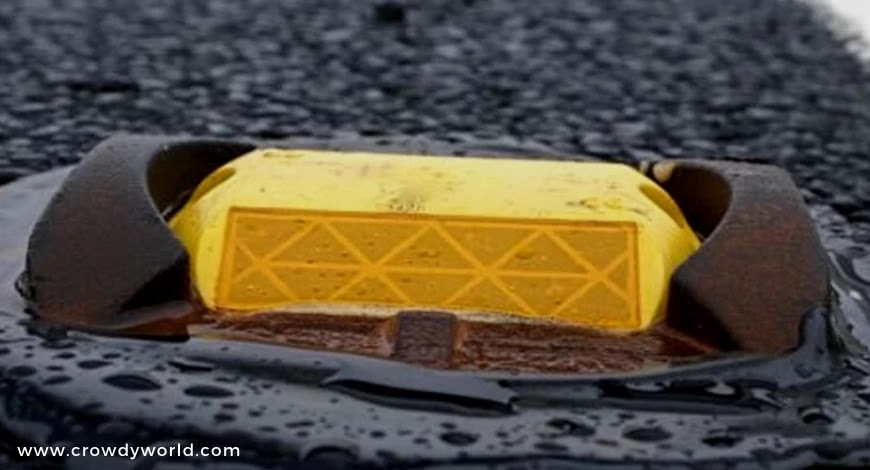 What are the Blinking Lights on Roads called? | Radium Lights on Road