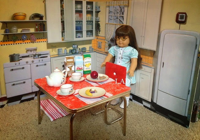 Living A Doll's Life : *REVIEW* Molly's Scenes and Settings - The ...