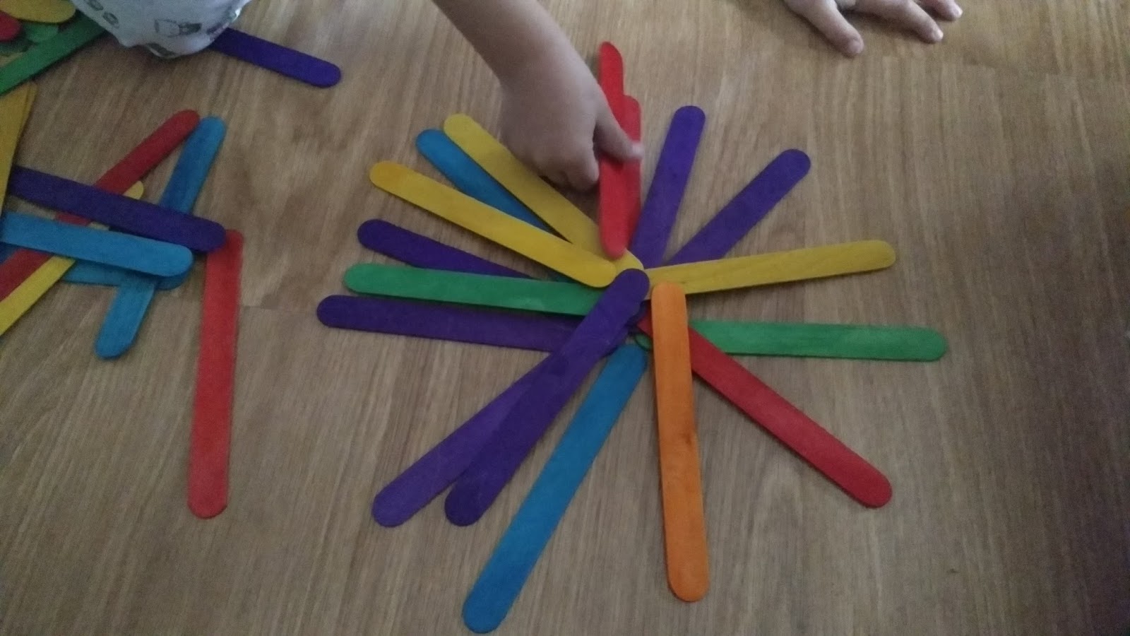 Gughy & Mona: Juguetes: Palitos de colores